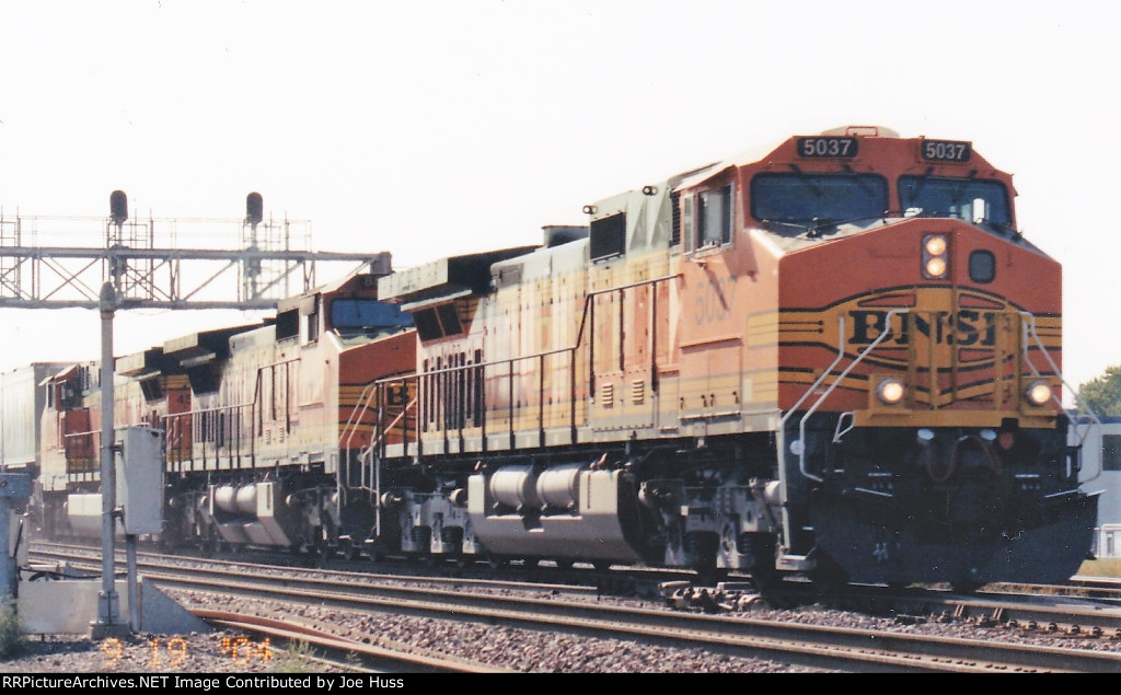 BNSF 5037 West